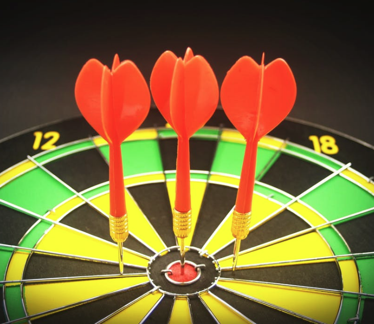 2017-04-09 07_02_31-Red 3 Dart Pin on Black Green and Yellow Dartboard ...